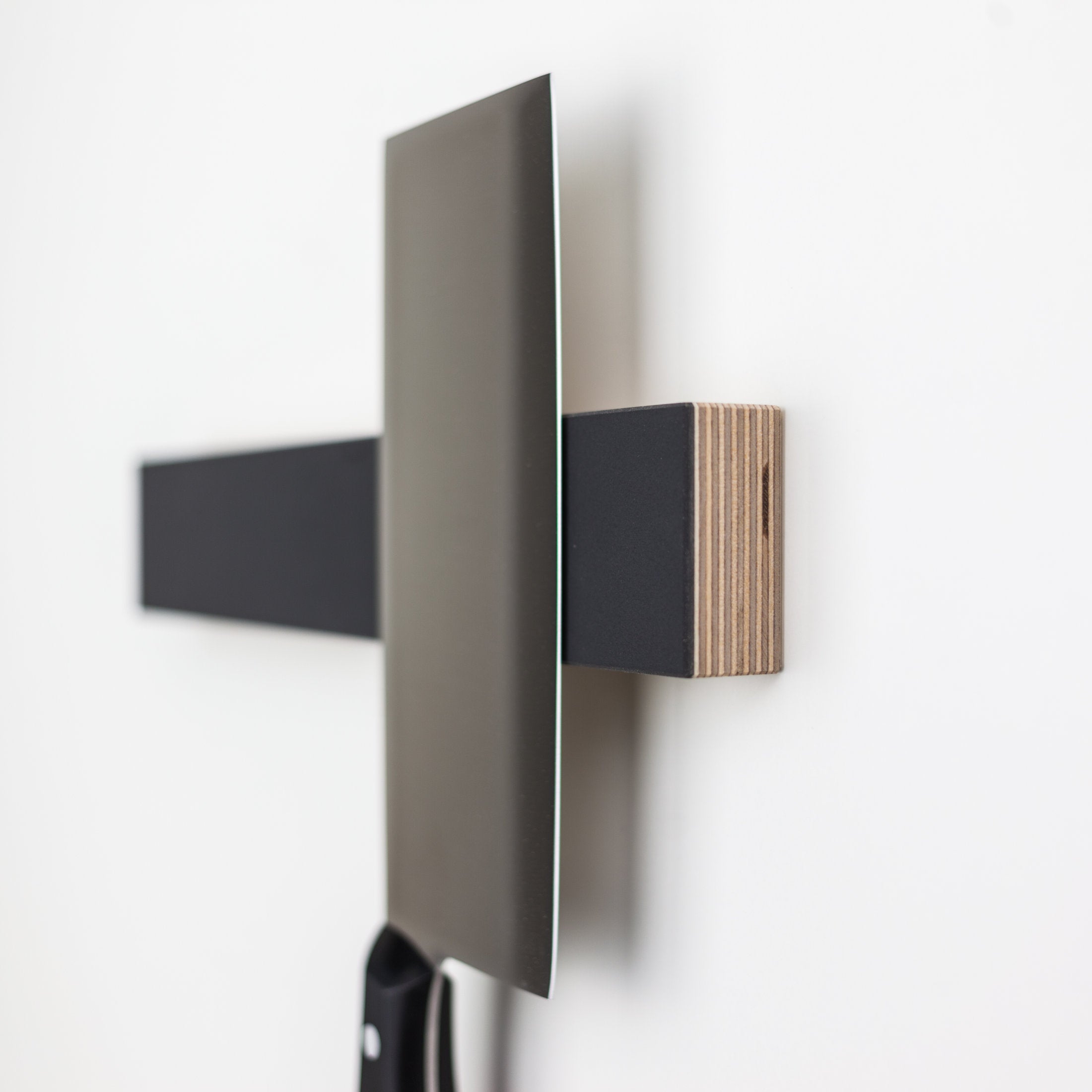 STADIG.anziehend design magnetic knife board made of wood with linoleum ...